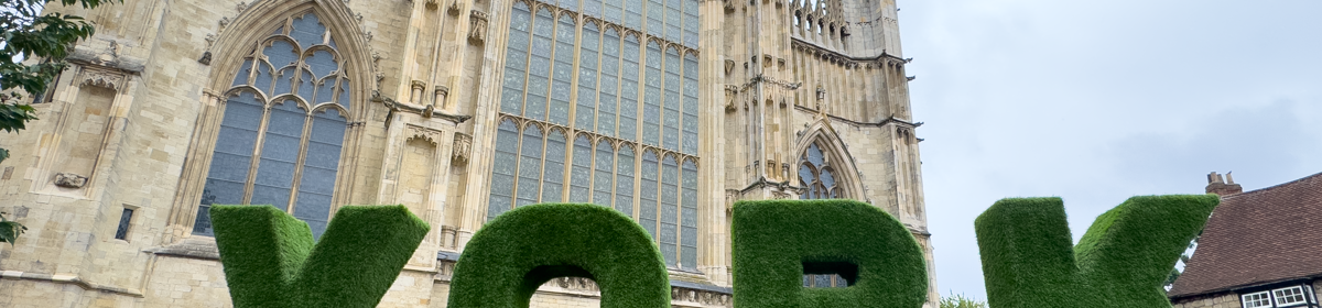 ‘York’ sign at the east end of York Minster – www.chrisrcook.com